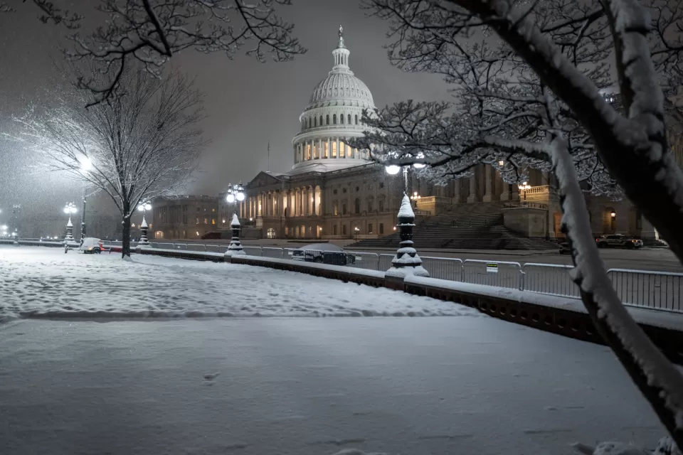 Leaves On, Leaves Off: Capitol Grounds Works Through the Winter ...